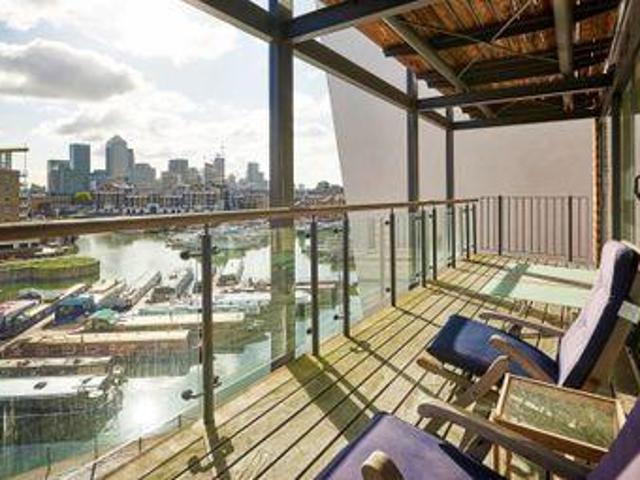 3 Bedrooms Flat for rent in Berglen Court, Canary Wharf E14