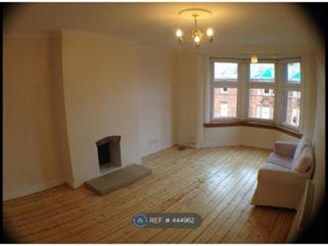 3 Bedrooms Flat for rent in Bertram Street, Glasgow G41
