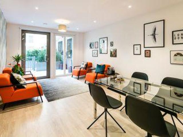 3 Bedrooms Flat for rent in Blyth Road, Hayes UB3