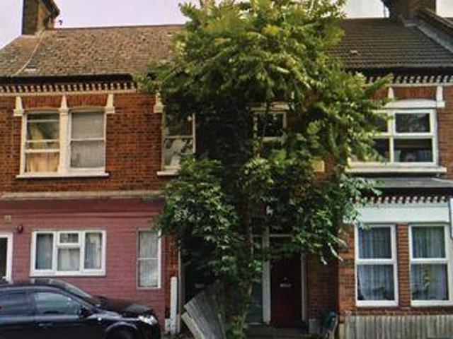 3 Bedrooms Flat for rent in Blackshaw, Tooting SW17