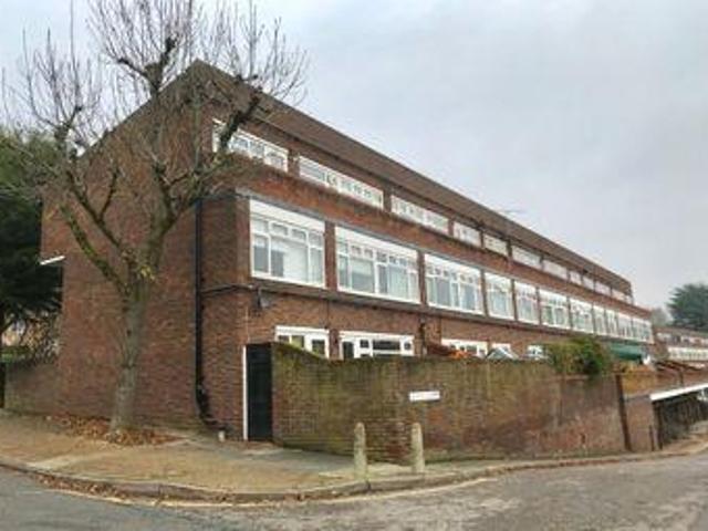 3 Bedrooms Flat for rent in Blincoe Close, London SW19