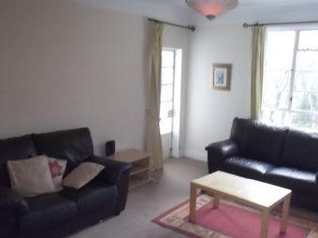 3 Bedrooms Flat for rent in Bruntsfield Gardens, Bruntsfield, Edinburgh EH10