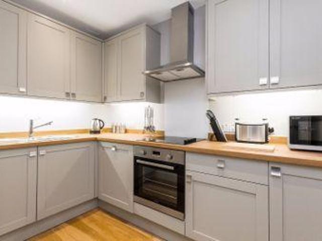 3 Bedrooms Flat for rent in Bruntsfield Place, Bruntsfield, Edinburgh EH10