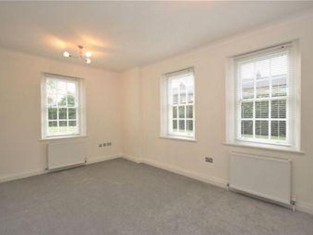 3 Bedrooms Flat for rent in Brampton Court, Brampton Grove, Hendon NW4