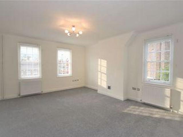 3 Bedrooms Flat for rent in Brampton Court, Brampton Grove, Hendon NW4