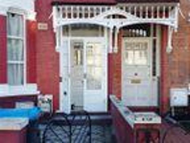 3 Bedrooms Flat for rent in Bramston Road, London NW10