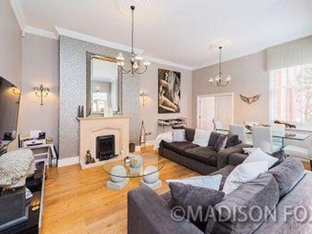 3 Bedrooms Flat for rent in Brandesbury Square, Woodford Green IG8