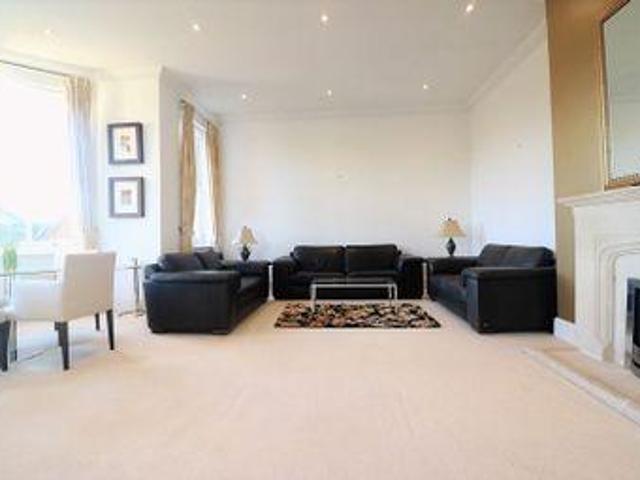 3 Bedrooms Flat for rent in Brandesbury Square, Woodford Green IG8