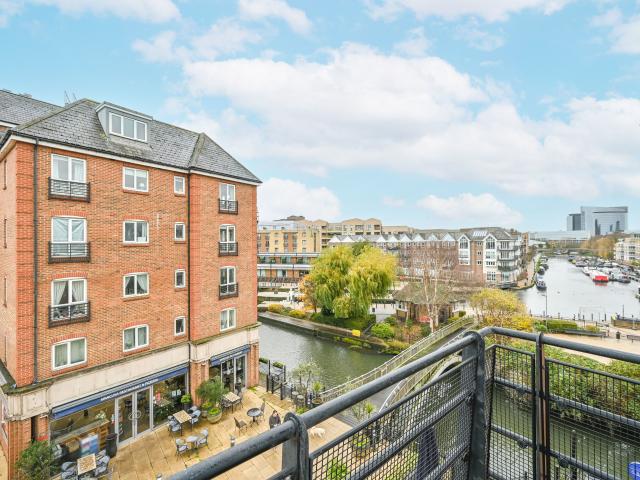 3 Bedrooms Flat for Rent in Brentford Lock | Foxtons