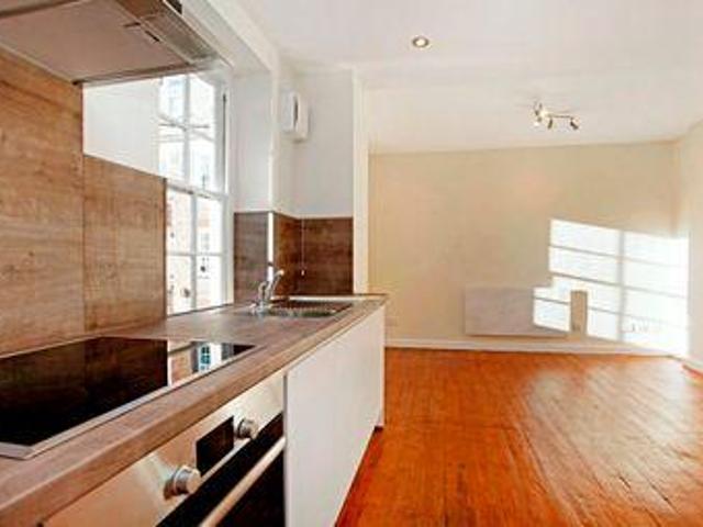 3 Bedrooms Flat for rent in Brenthouse, Road, London E9