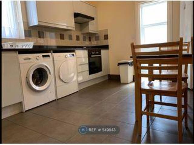 3 Bedrooms Flat for rent in Brighton Road, Purley CR8