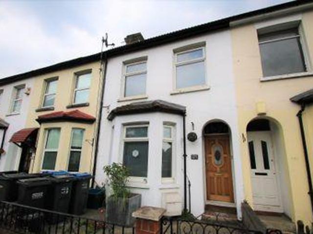 3 Bedrooms Flat for rent in Brighton Road, South Croydon, Surrey CR2