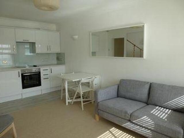 3 Bedrooms Flat for rent in Bristol Gardens, Brighton BN2
