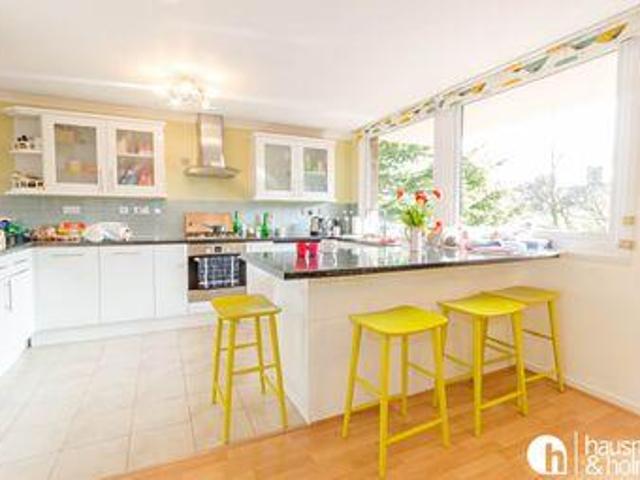 3 Bedrooms Flat for rent in Britten Close, London NW11