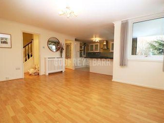 3 Bedrooms Flat for rent in Britten Close, London NW11
