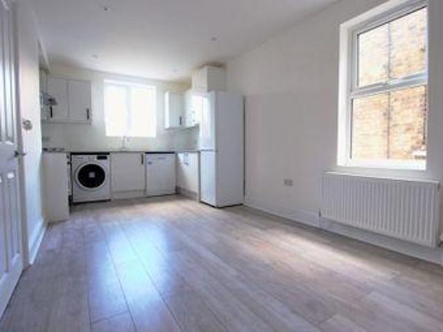 3 Bedrooms Flat for rent in Broadway Parade, London N8