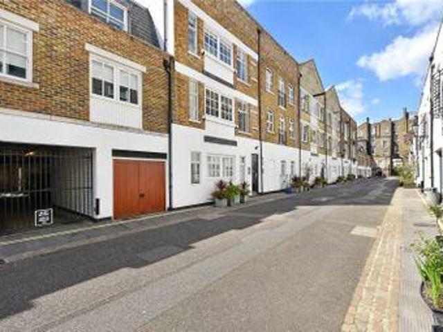 3 Bedrooms Flat for rent in Brook Mews North, London W2