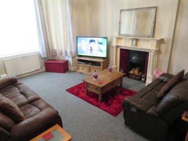 3 Bedrooms Flat for rent in Bromley Road, London SE6