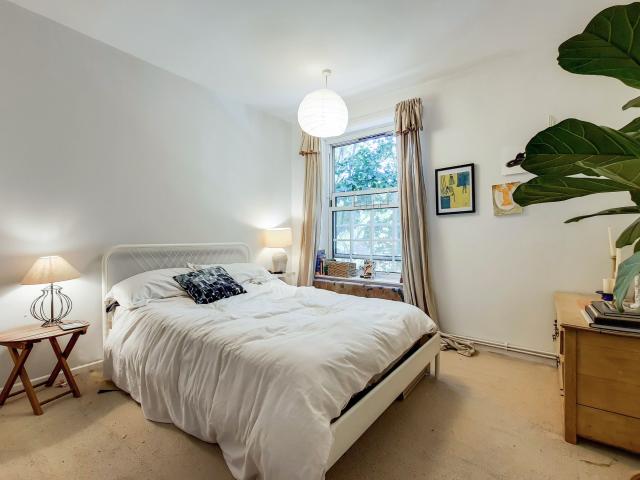3 Bedrooms Flat for Rent in Bronze Street | Foxtons