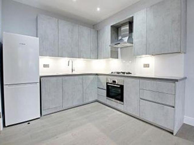 3 Bedrooms Flat for rent in Brownlow Road, Finchley, London N3