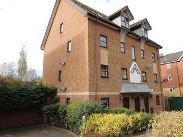 3 Bedrooms Flat for rent in Butlers Walk, St. George, Bristol BS5