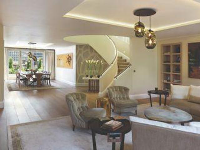 3 Bedrooms Flat for rent in Buckingham Gate, London SW1E