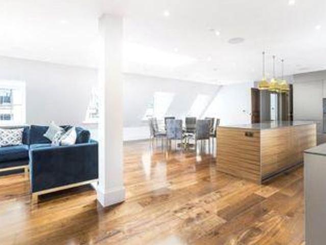 3 Bedrooms Flat for rent in Bull Inn Court, Covent Garden WC2R