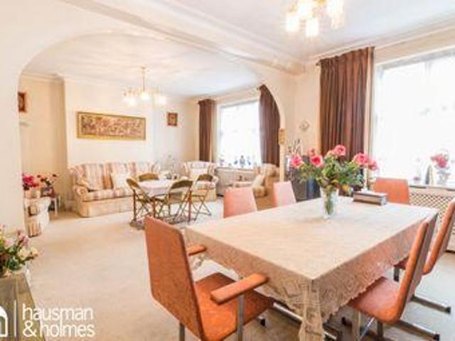 3 Bedrooms Flat for rent in Golders Green Road, London NW11