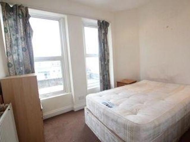 3 Bedrooms Flat for rent in Goldhawk Road, Shepherds Bush W12