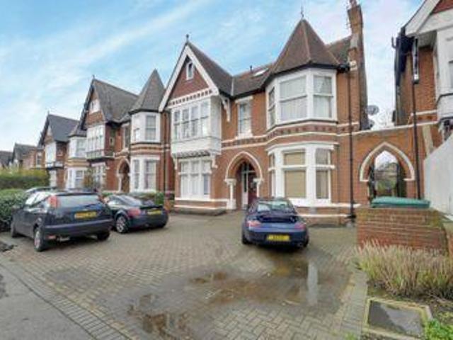3 Bedrooms Flat for rent in Gordon Road, London W5