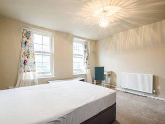 3 Bedrooms Flat for rent in Gosling Way, Brixton, London SW9