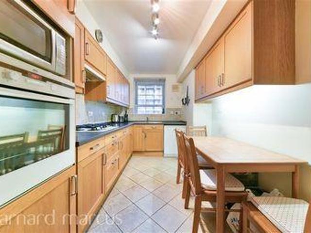 3 Bedrooms Flat for rent in Gosling Way, London SW9