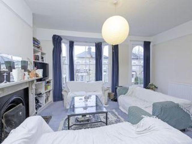 3 Bedrooms Flat for rent in Gateley Road, Brixton SW9