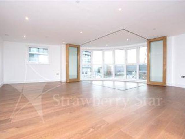 3 Bedrooms Flat for rent in Gateway Tower, 28 Westen Gateway, Royal Victoria E16