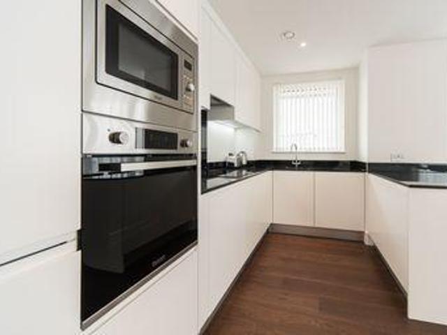 3 Bedrooms Flat for rent in Gateway Tower, Royal Victoria E16