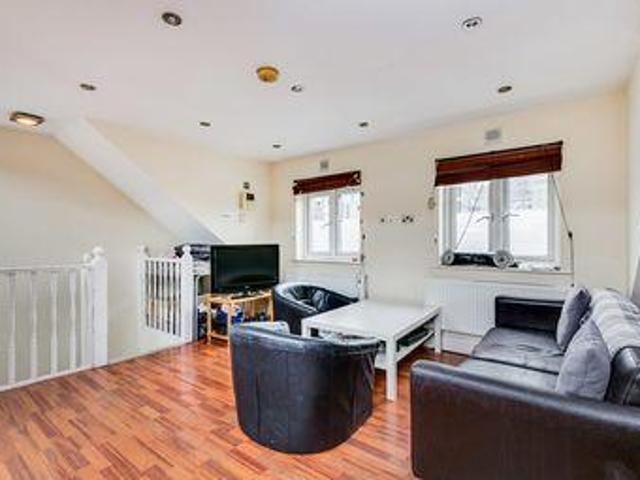 3 Bedrooms Flat for rent in Gauden Road, Clapham North SW4
