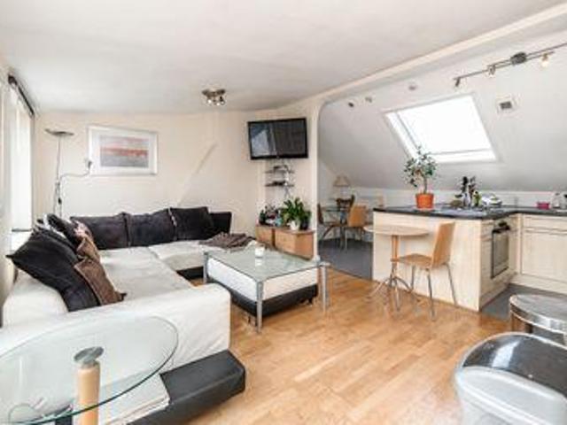 3 Bedrooms Flat for rent in Gauden Road, London SW4
