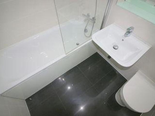 3 Bedrooms Flat for rent in George Lane, London E18