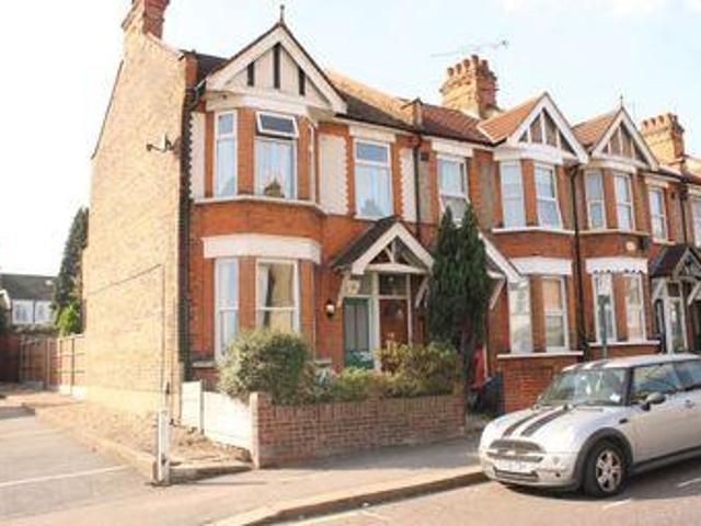3 Bedrooms Flat for rent in George Lane, South Woodford, London E18