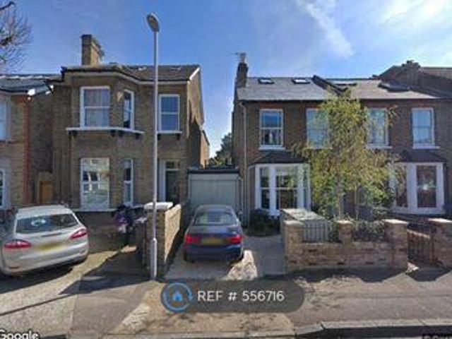 3 Bedrooms Flat for rent in Gibbon Rd, Kingston Upon Thames KT2