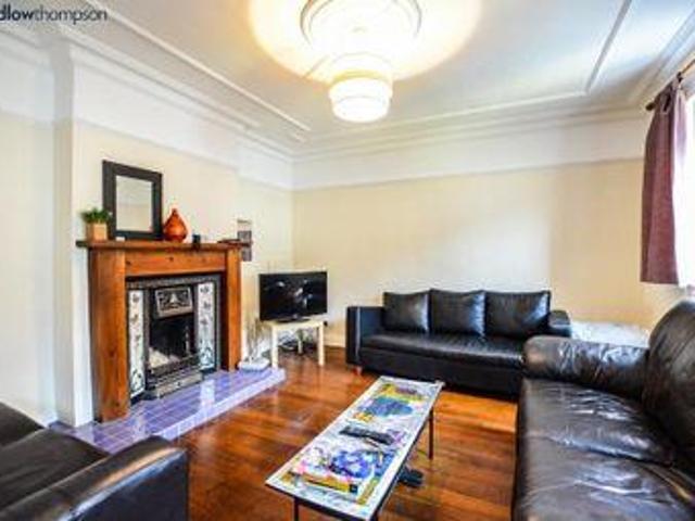 3 Bedrooms Flat for rent in Gibson Close, London E1