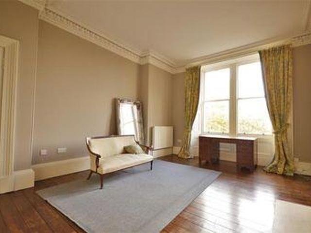 3 Bedrooms Flat for rent in Gladstone Place, Edinburgh EH6
