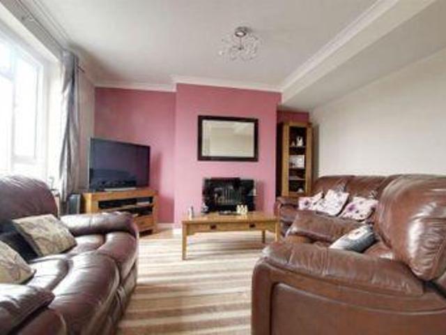 3 Bedrooms Flat for rent in Gladstone Road, Wimbledon, London SW19