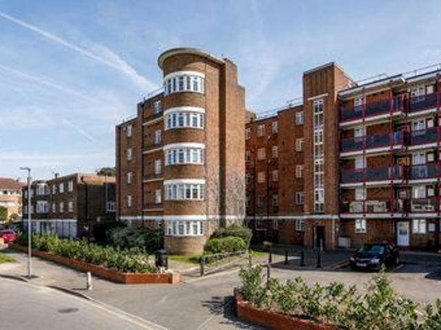 3 Bedrooms Flat for rent in Glenbuck Road, Surbiton KT6