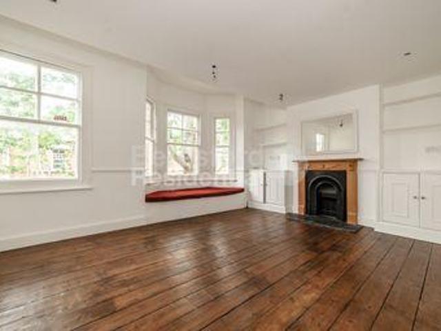 3 Bedrooms Flat for rent in Glenelg Road, London SW2