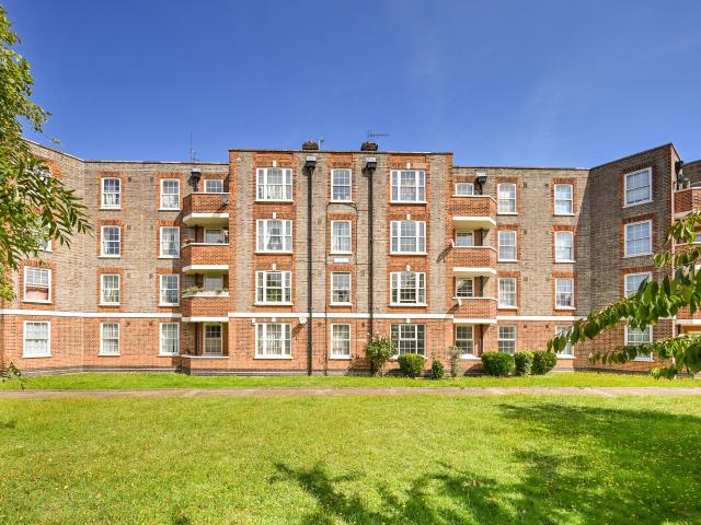 3 Bedrooms Flat for Rent in Grand Drive | Foxtons