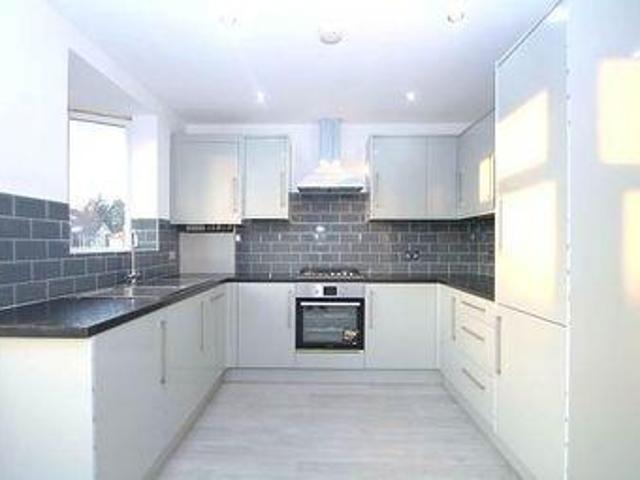 3 Bedrooms Flat for rent in Grand Drive, London SW20