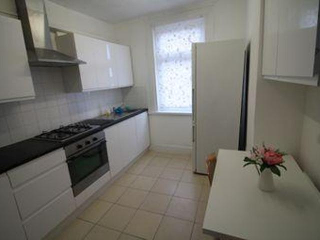 3 Bedrooms Flat for rent in Grangewood Street, London E6