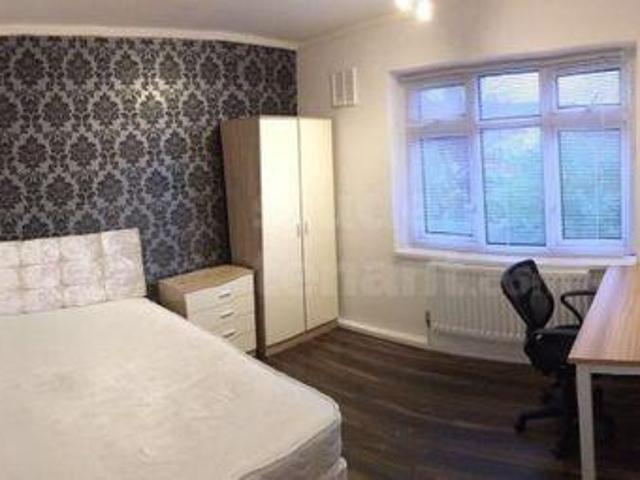 3 Bedrooms Flat for rent in Grant Street, Birmingham, West Midlands B15