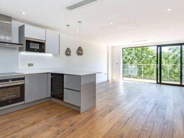 3 Bedrooms Flat for rent in Granville Road, Childs Hill, London NW2